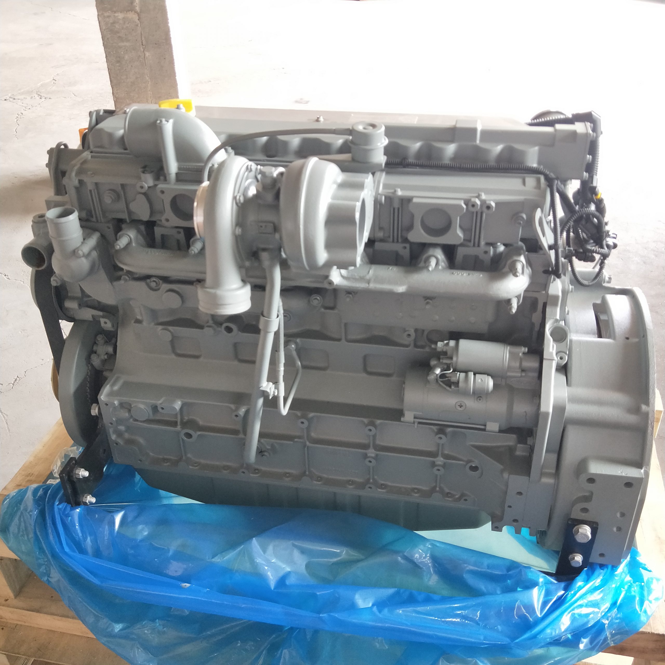 deutz water cooled 4 cylinder engine TCD2012L042V